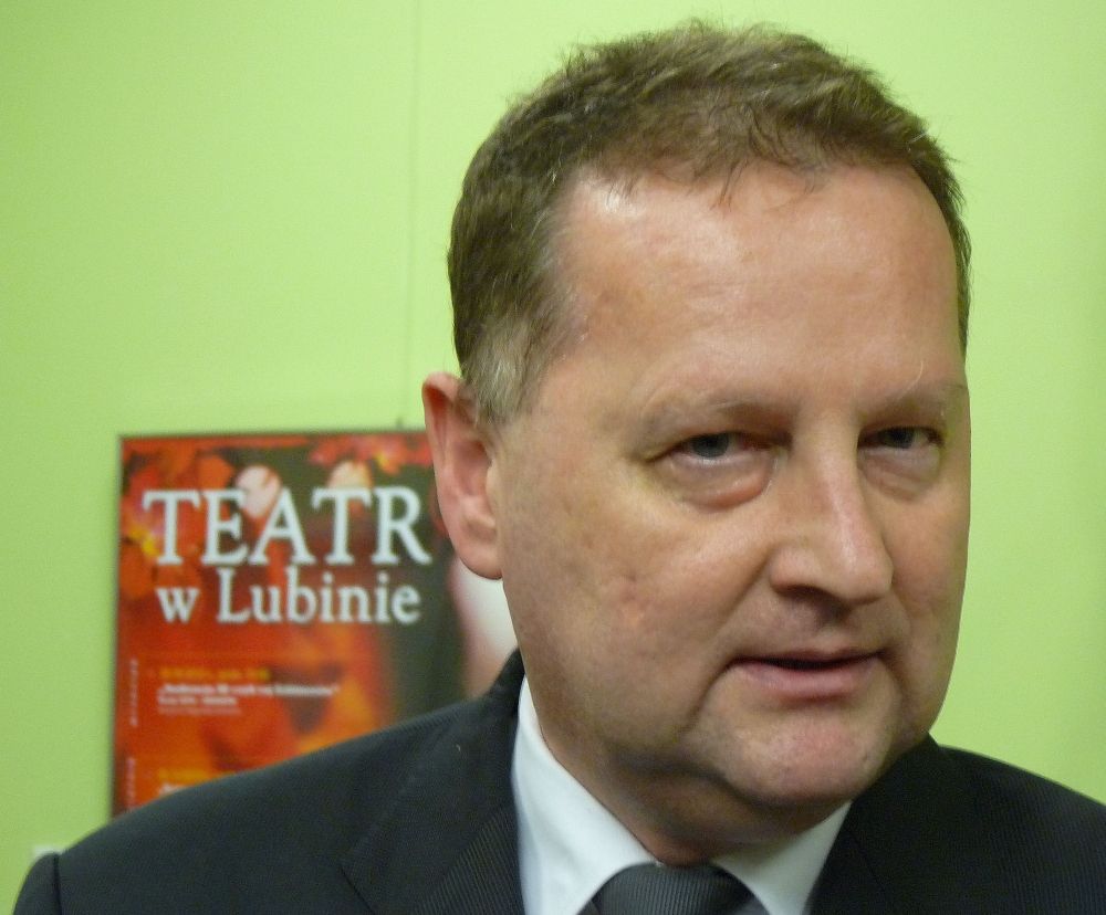 e-legnickie.pl - Lider Bezpartyjnych Samorządowców na lodzie